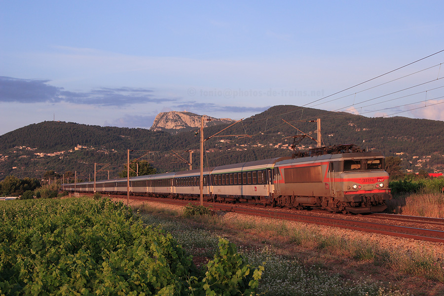 Photos-de-Trains.net :: BB 22339 sur le Corail LunÃ©a "Lorazur" 4239