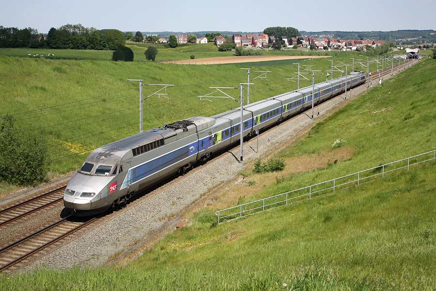 Photos-de-Trains.net :: TGV 9834/5 pour Toulon assuré par rame 4526