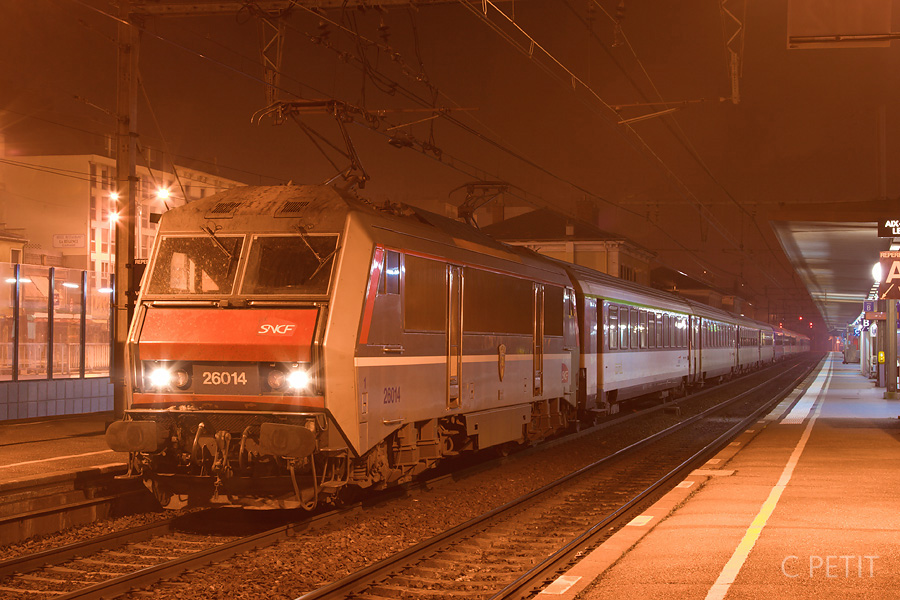Photos-de-Trains.net :: BB 26014 sur le Corail LunÃ©a 5708 "Tarentaise"